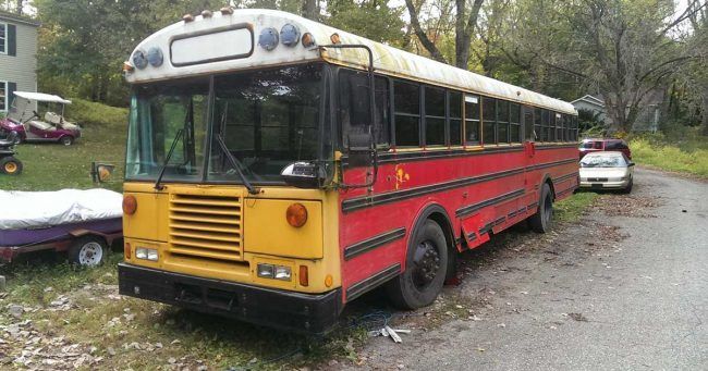 8 Students Renovated An Old School Bus. What It Turned Into Is ...