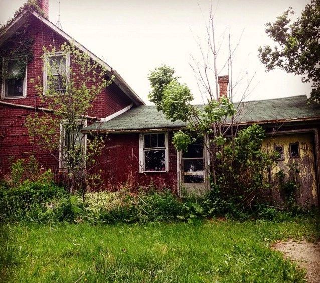 What One Woman Found In This Old Abandoned Home Changed Her Life ...