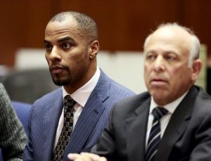 Former NFL star Darren Sharper and his attorney Leonard Levine ...
